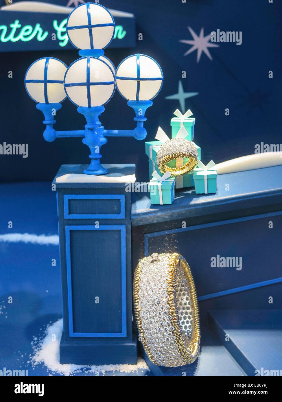 Tiffany & Co. Window Display, Holiday Season, NYC Stock Photo - Alamy