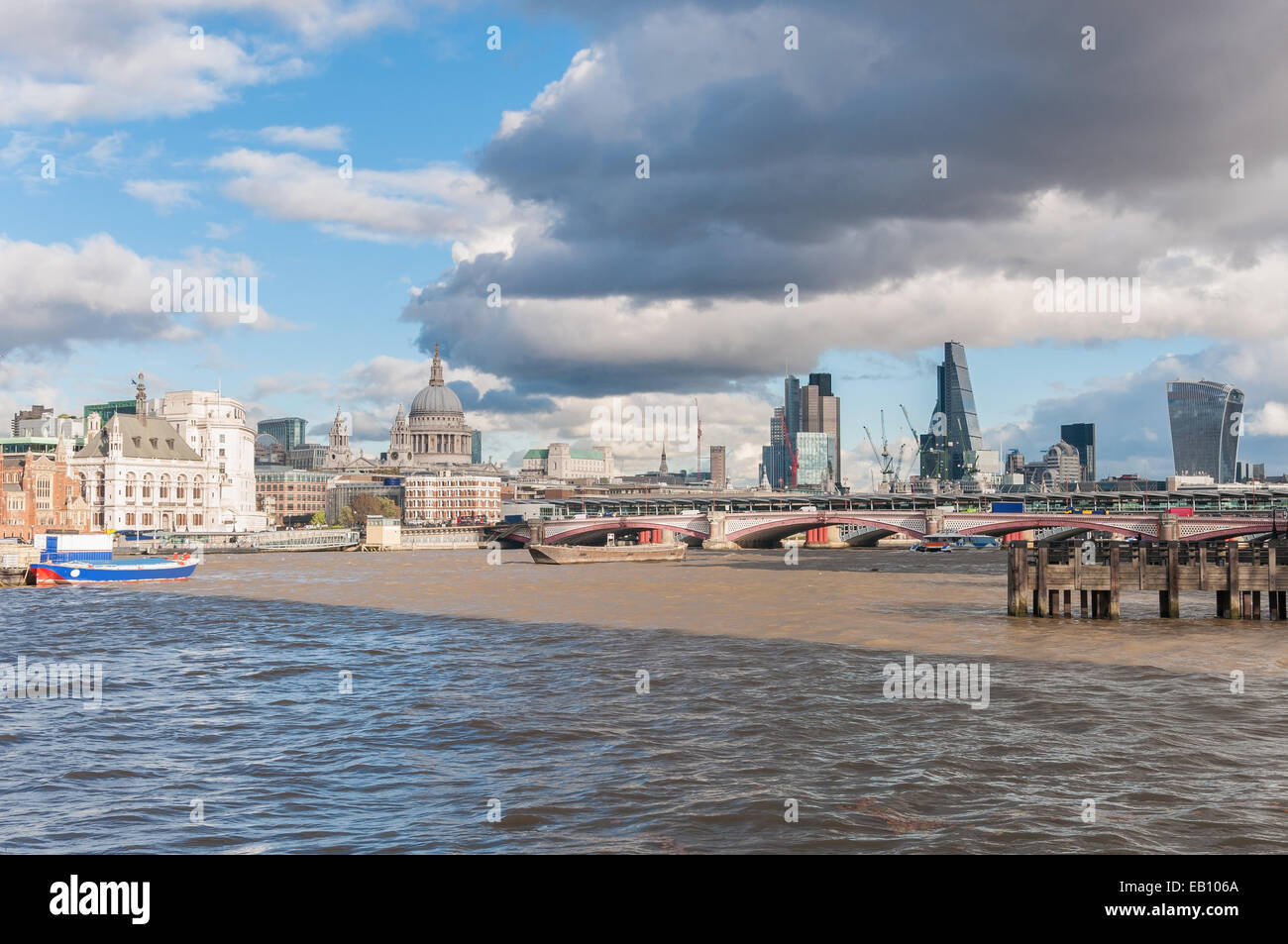 Beautiful cityscape of London with River Thames and St Paul Cathedral ...