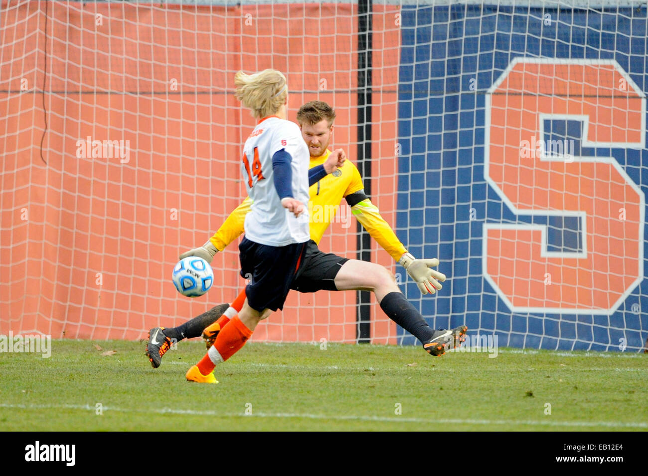 Syracuse, New York, USA. 23rd Nov, 2014. Syracuse Orange forward Emil ...
