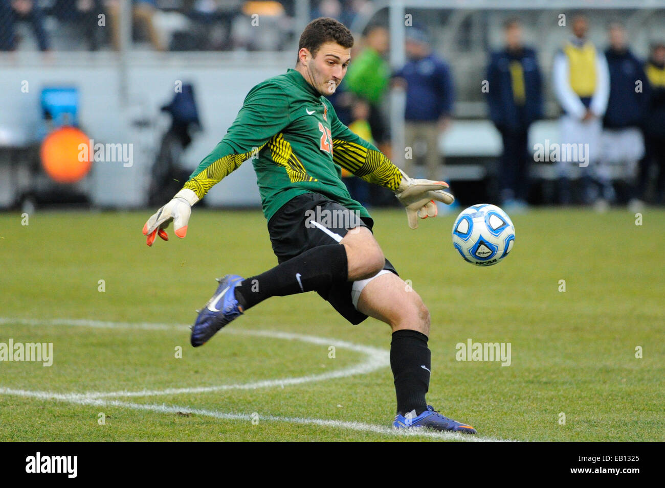 Syracuse, New York, USA. 23rd Nov, 2014. Syracuse Orange goalie Alex ...