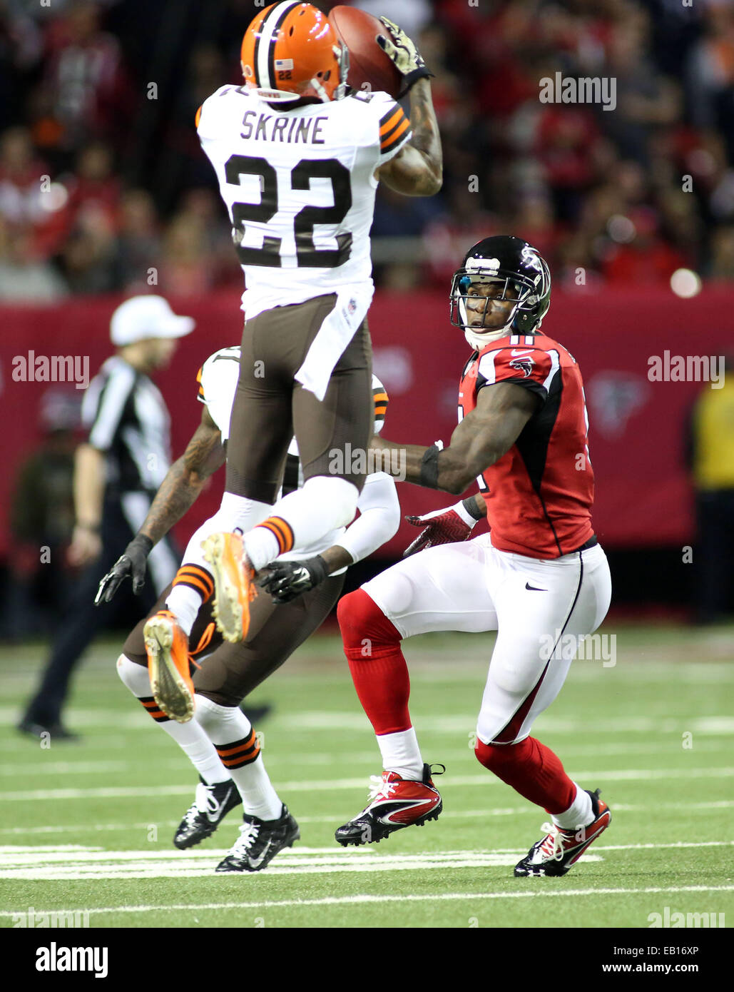 Atlanta, Georgia, USA. 23rd Nov, 2014. #22 Buster Skrine of the ...