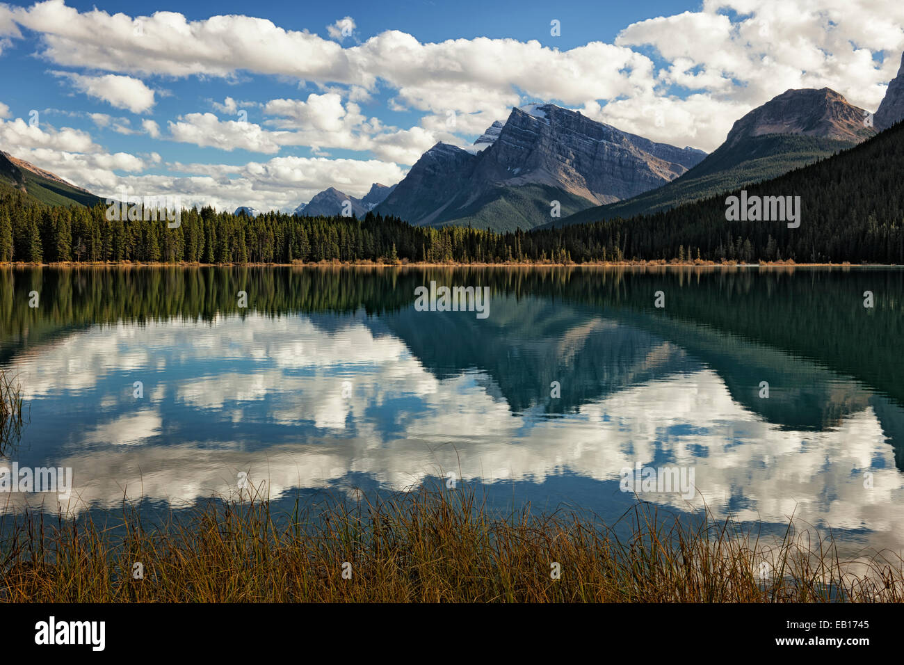 Beautiful banff national park hi-res stock photography and images - Alamy