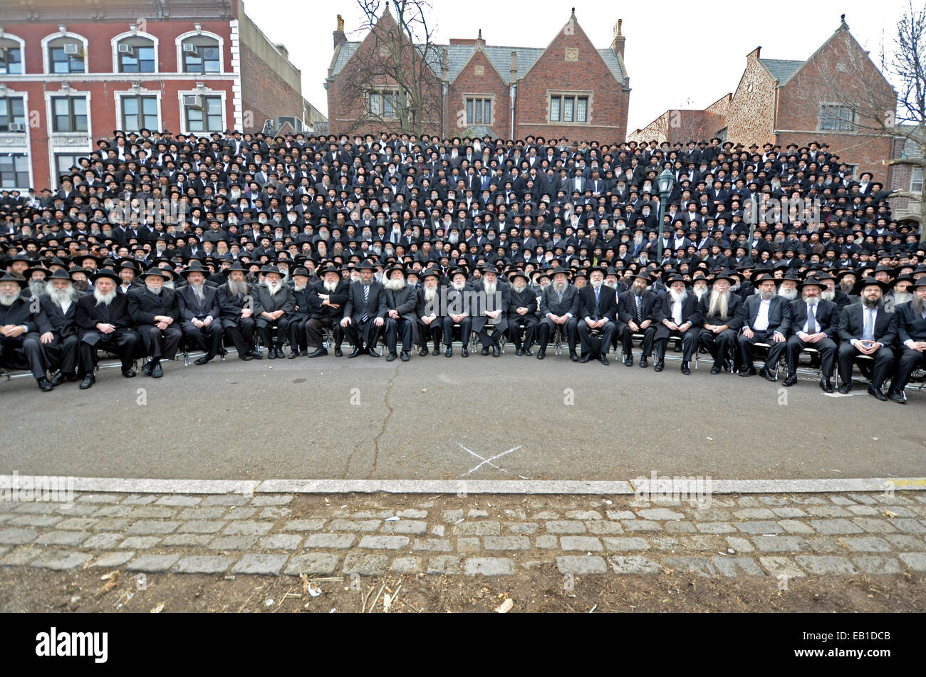 Large group religious jewish rabbis hi-res stock photography and images ...