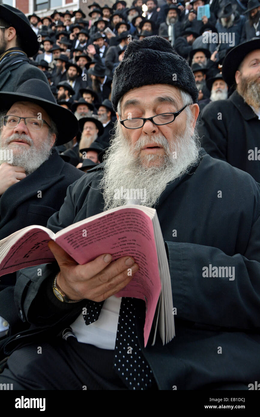 Large group religious jewish rabbis hi-res stock photography and images ...
