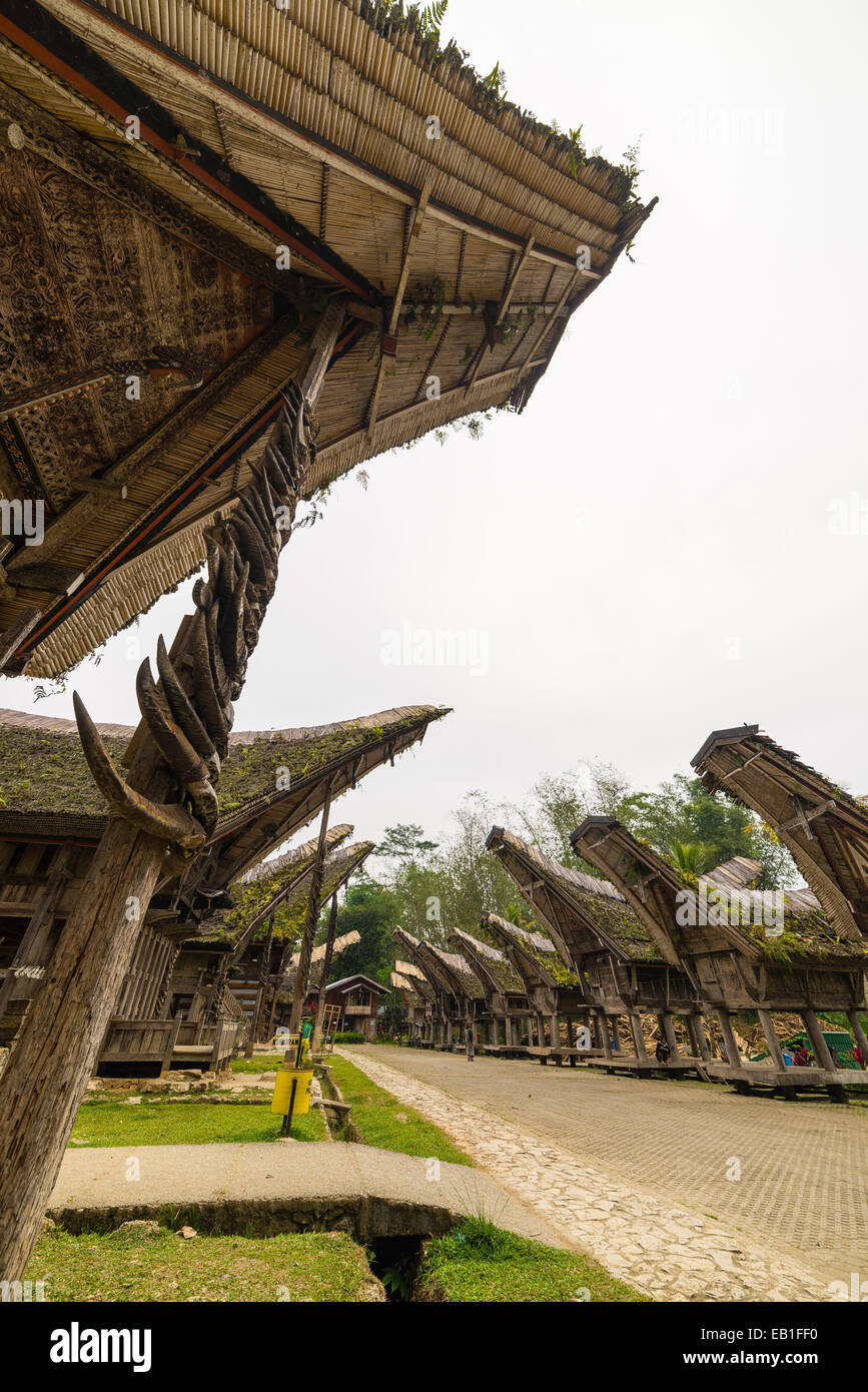 Details of outstanding local architecture, wood carvings, paintings and ...