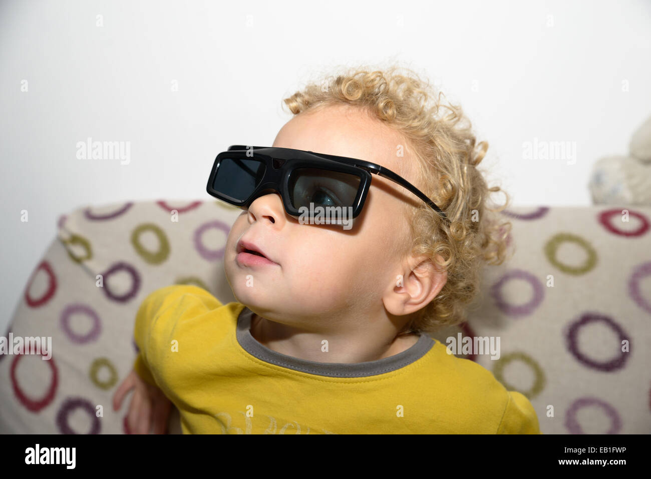 Kids watching movie cinema hi-res stock photography and images - Alamy