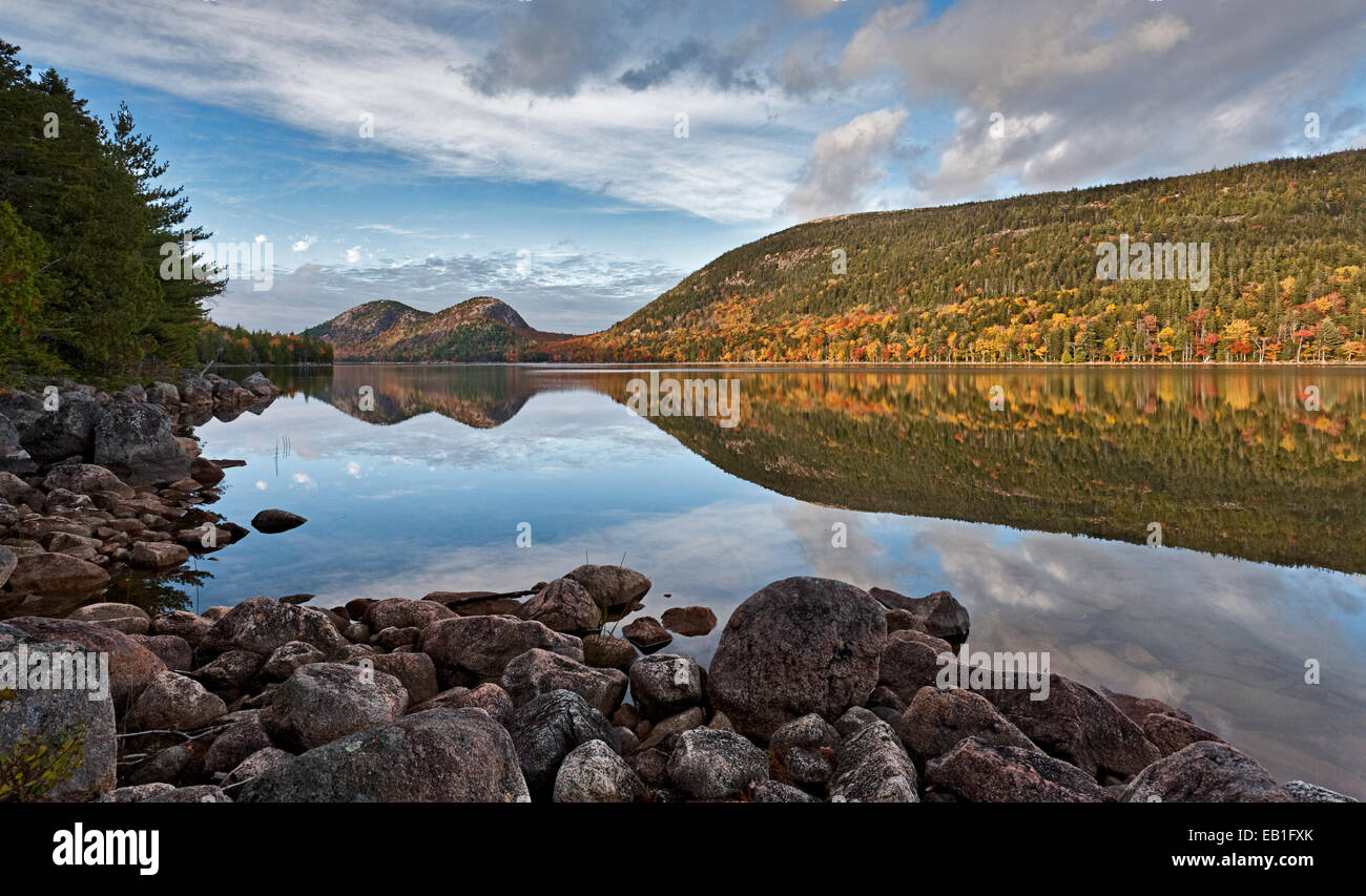 Autumn foliage at Jordan Pond in Acadia National Park, Mount Desert ...