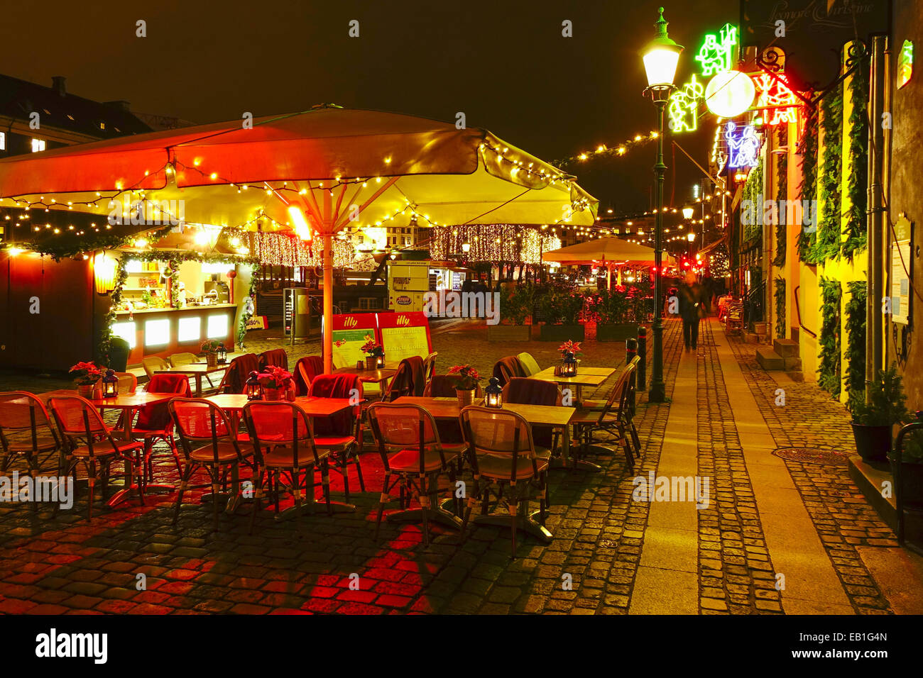 Am Nyhavn bei Nacht, Kopenhagen, Dänemark, Europa Stock Photo - Alamy