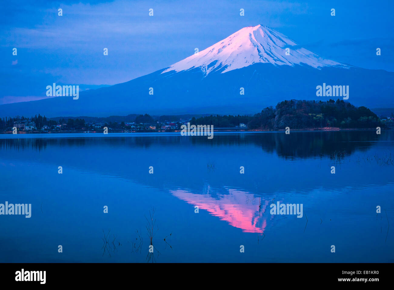 The beautiful mount Fuji in Japan at sunrise Stock Photo - Alamy
