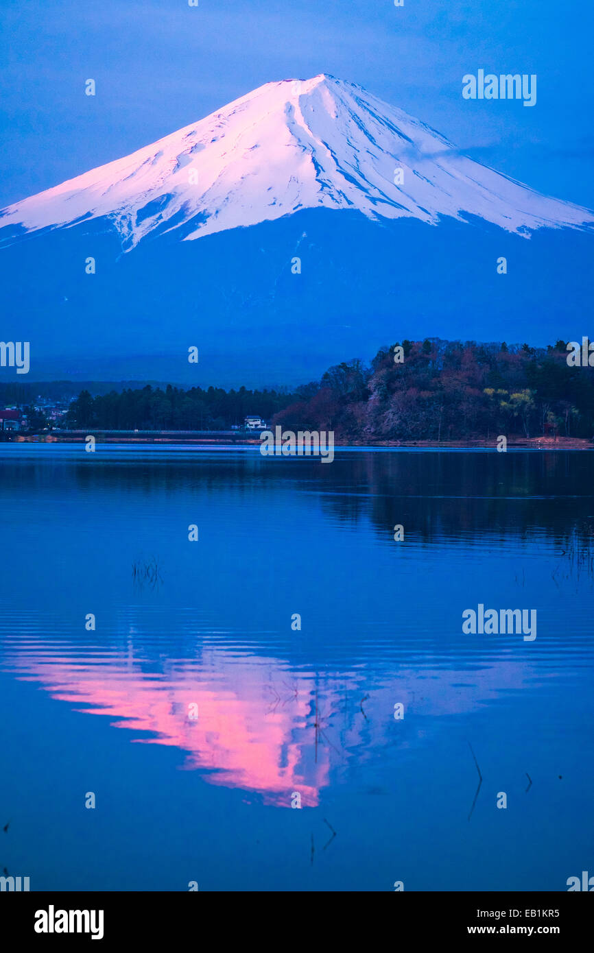 The beautiful mount Fuji in Japan at sunrise Stock Photo - Alamy