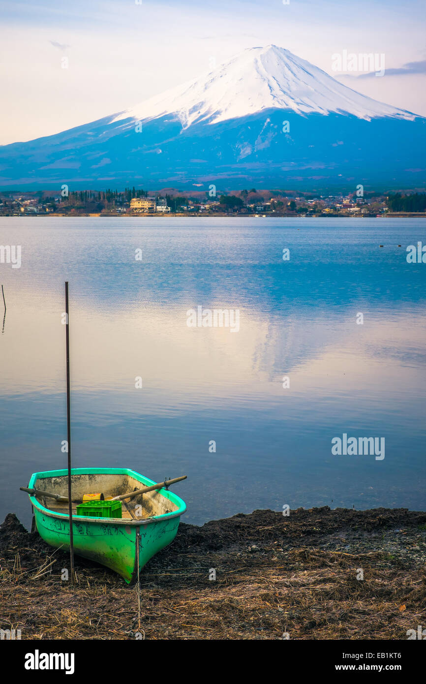 The beautiful mount Fuji in Japan at sunrise Stock Photo - Alamy