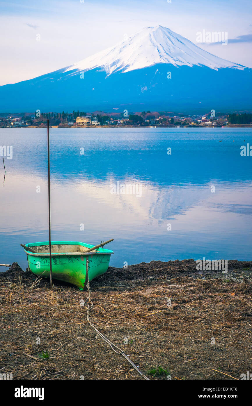 The beautiful mount Fuji in Japan at sunrise Stock Photo - Alamy
