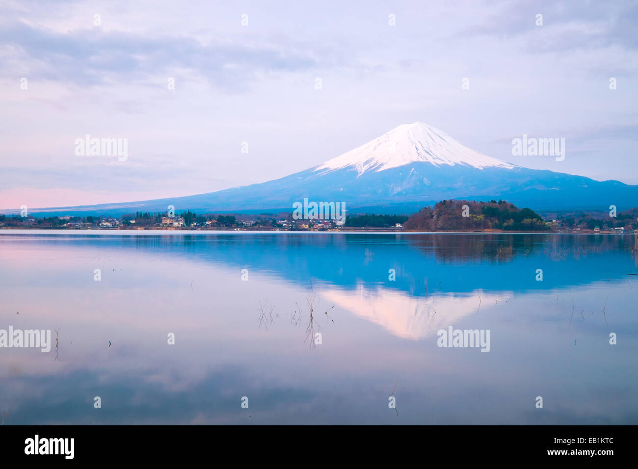 The beautiful mount Fuji in Japan at sunrise Stock Photo - Alamy