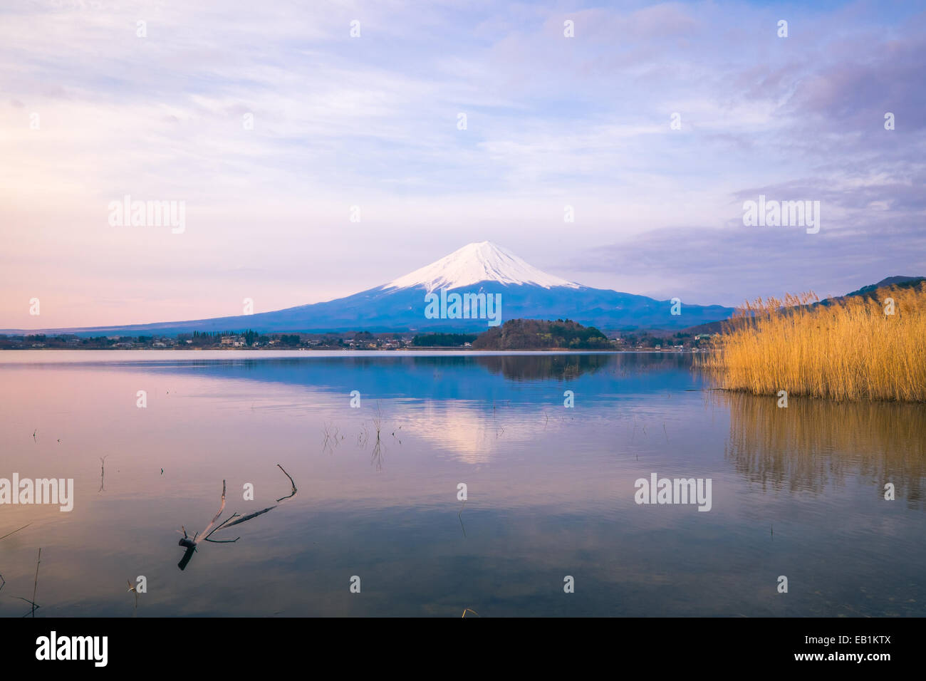 The beautiful mount Fuji in Japan at sunrise Stock Photo - Alamy