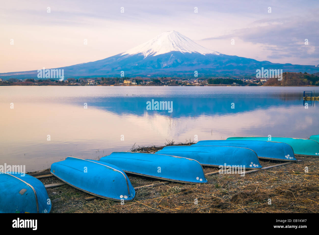 The beautiful mount Fuji in Japan at sunrise Stock Photo - Alamy