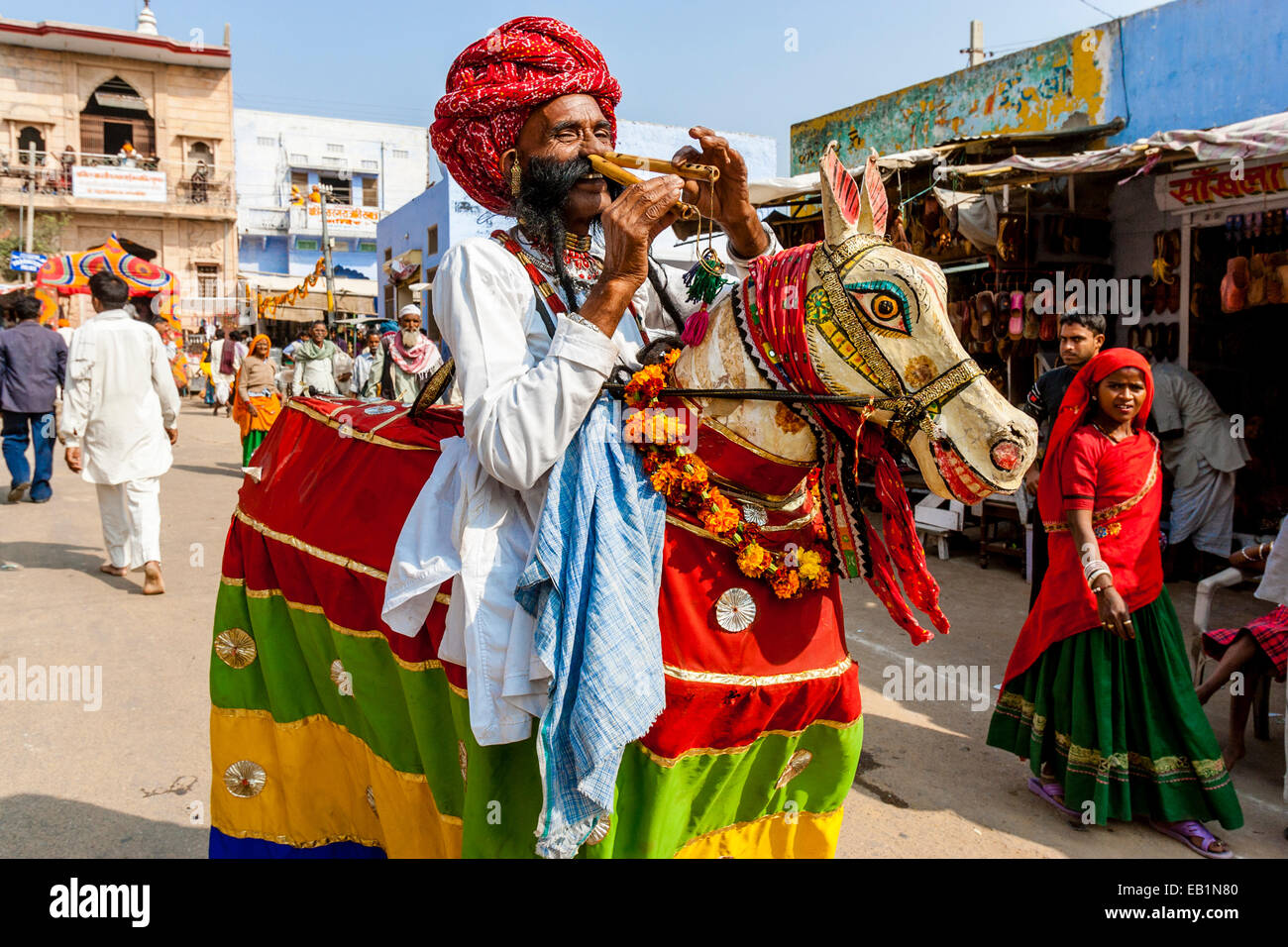 Street Entertainer, Pushkar Camel Fair, Pushkar, Rajasthan, India Stock ...