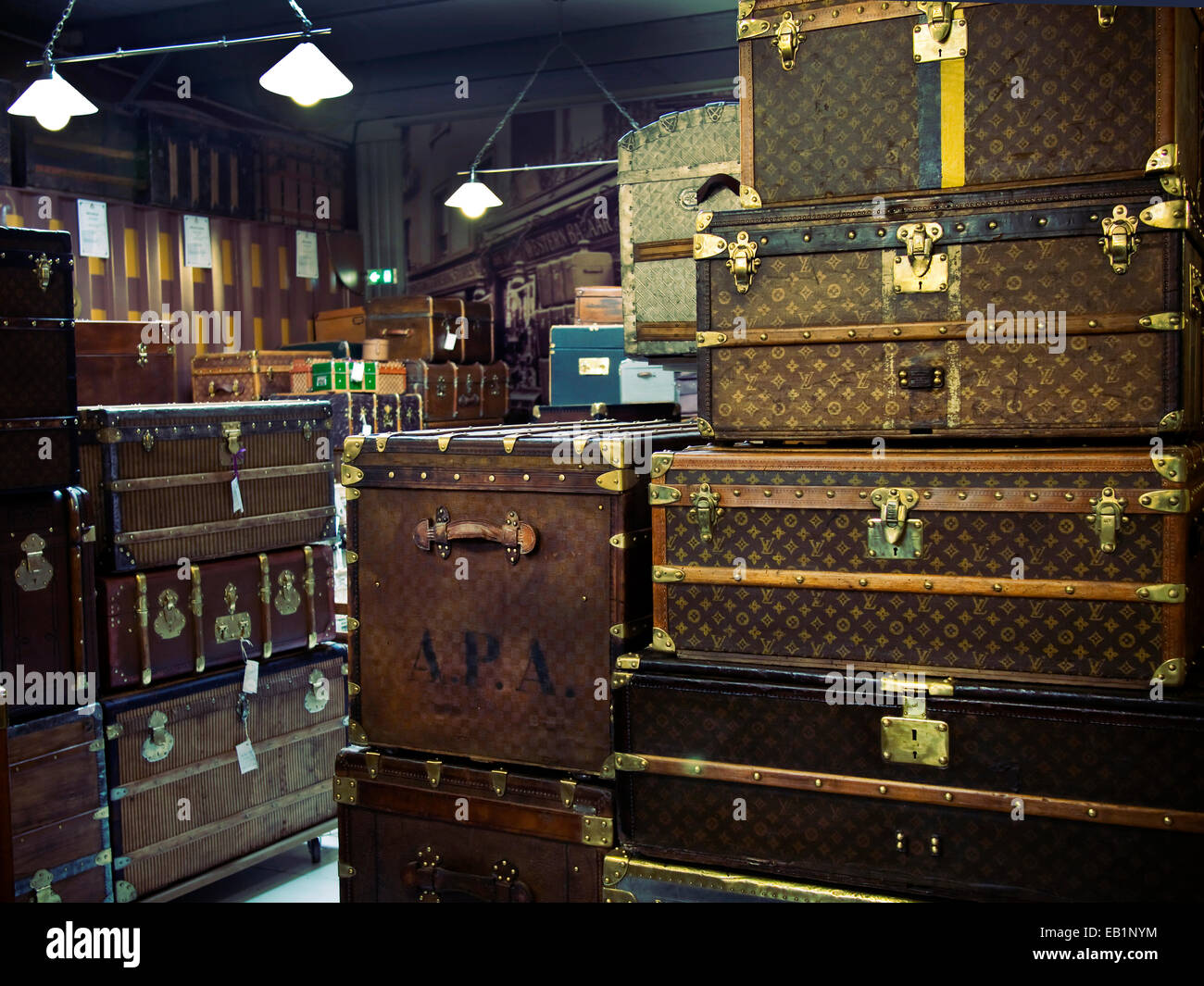 Luggage on display hi-res stock photography and images - Alamy