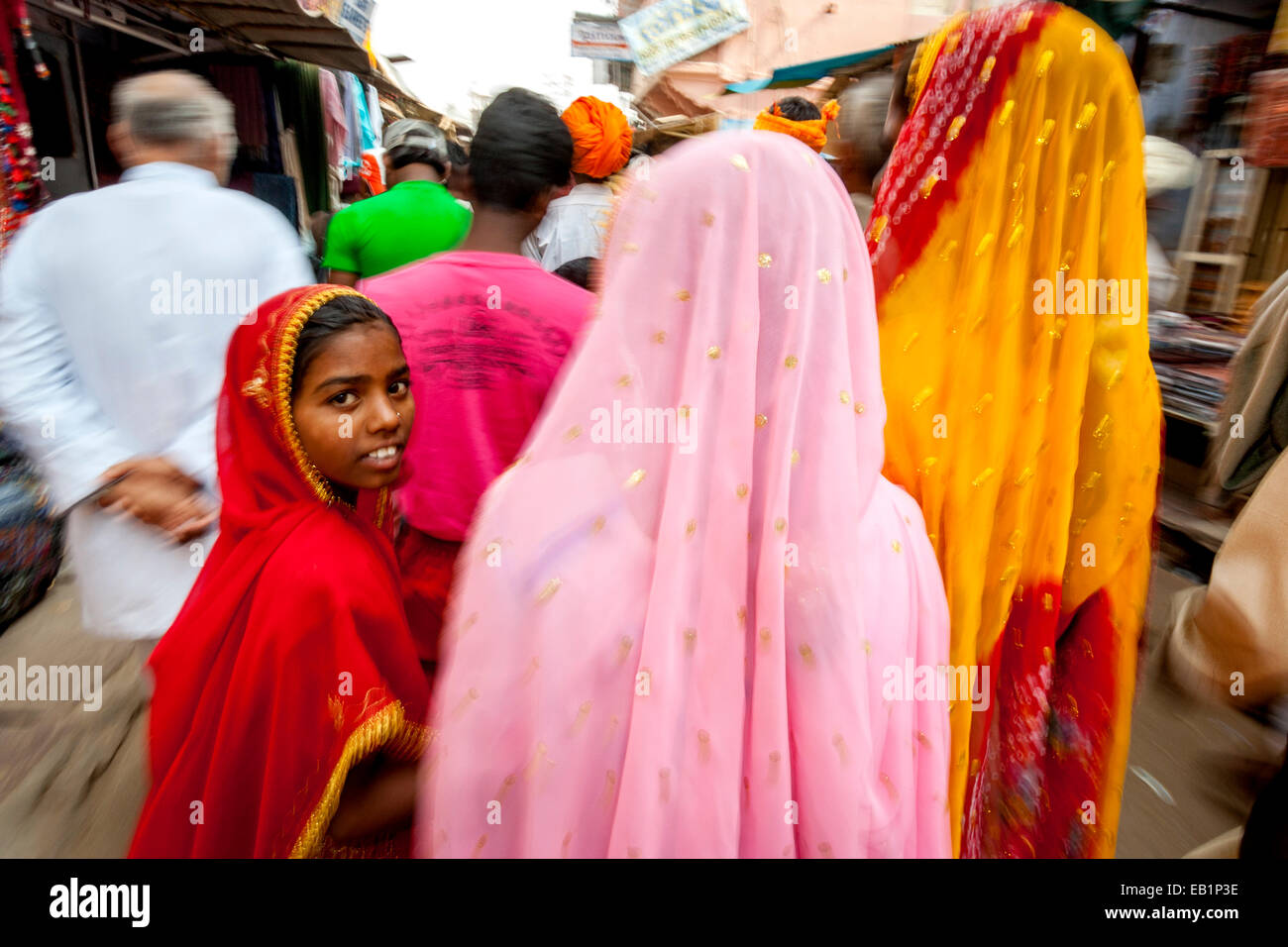 Pushkar street scene india woman hi-res stock photography and images - Alamy