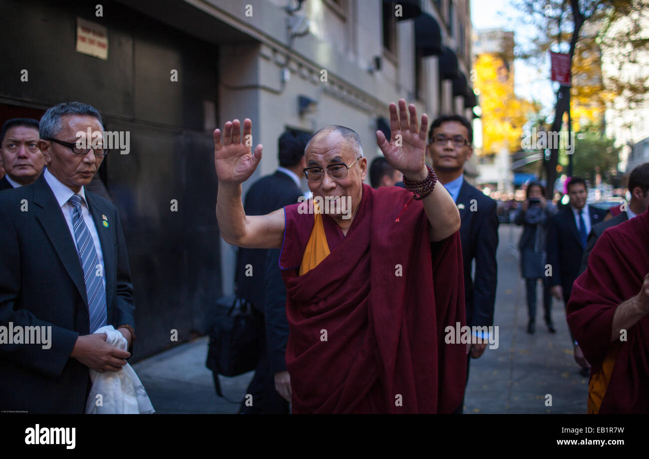 The Dalai Lama waves goodbye to followers outside the Beacon Theater ...