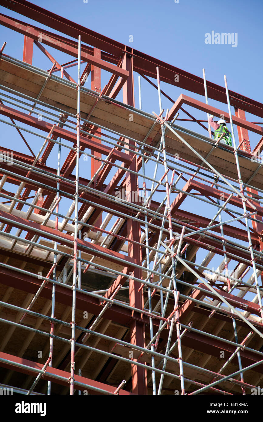 Construction worker uk scaffolding hi-res stock photography and images ...