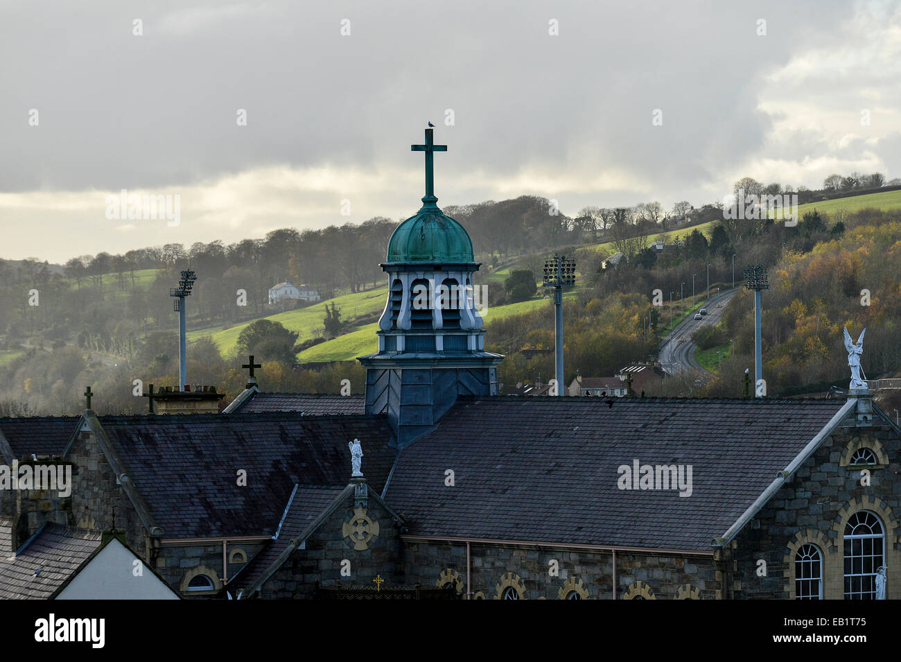 St columba's long tower church derry hi-res stock photography and ...