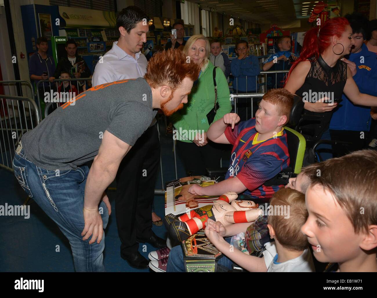 WWE Superstar & United States Champion Sheamus meets hundreds of fans ...