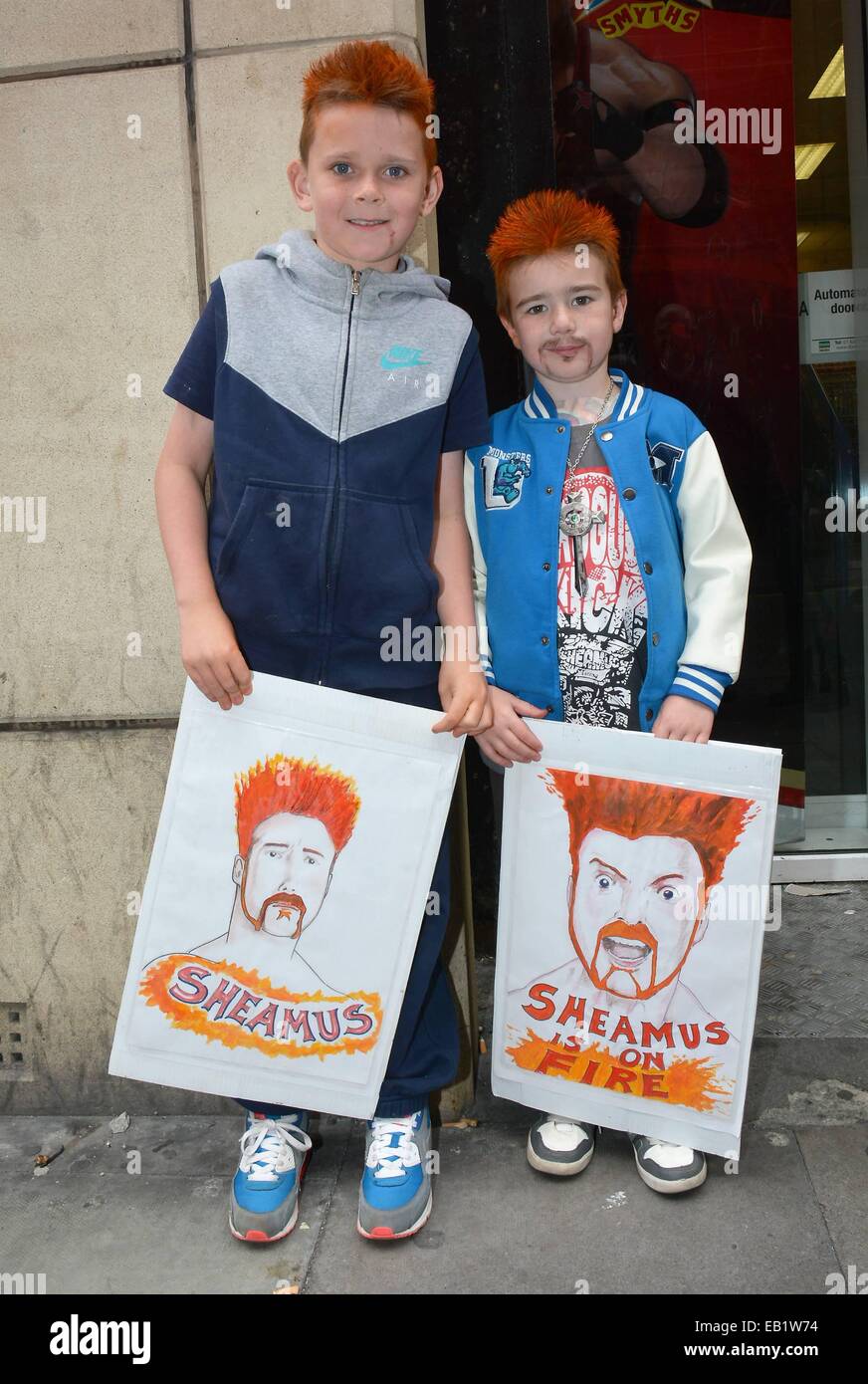 WWE Superstar & United States Champion Sheamus meets hundreds of fans ...