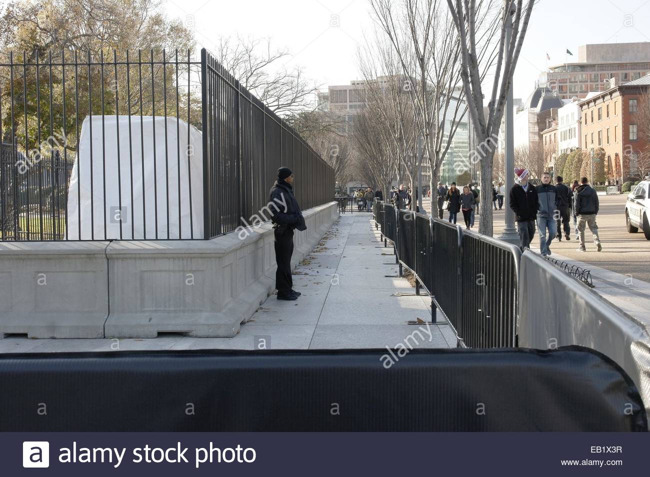 Security Guard House Stock Photos & Security Guard House Stock Images ...