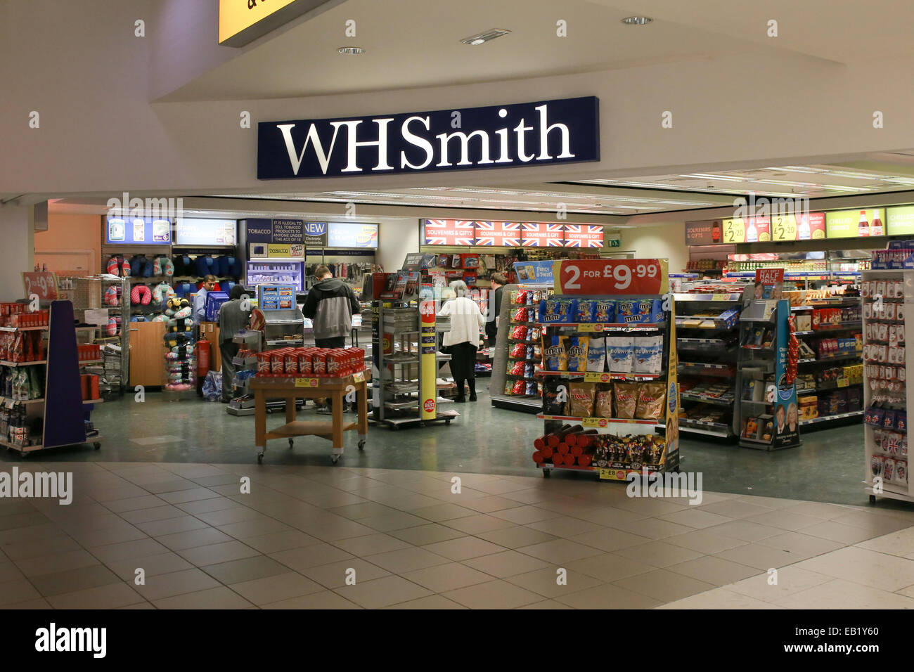 WHSmith store inside London airport Stock Photo - Alamy