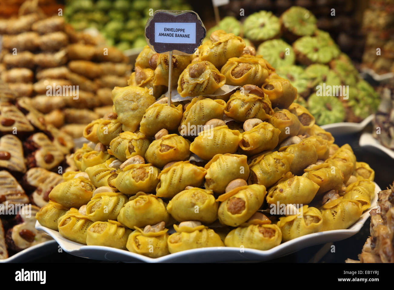 Almond snack hi-res stock photography and images - Alamy