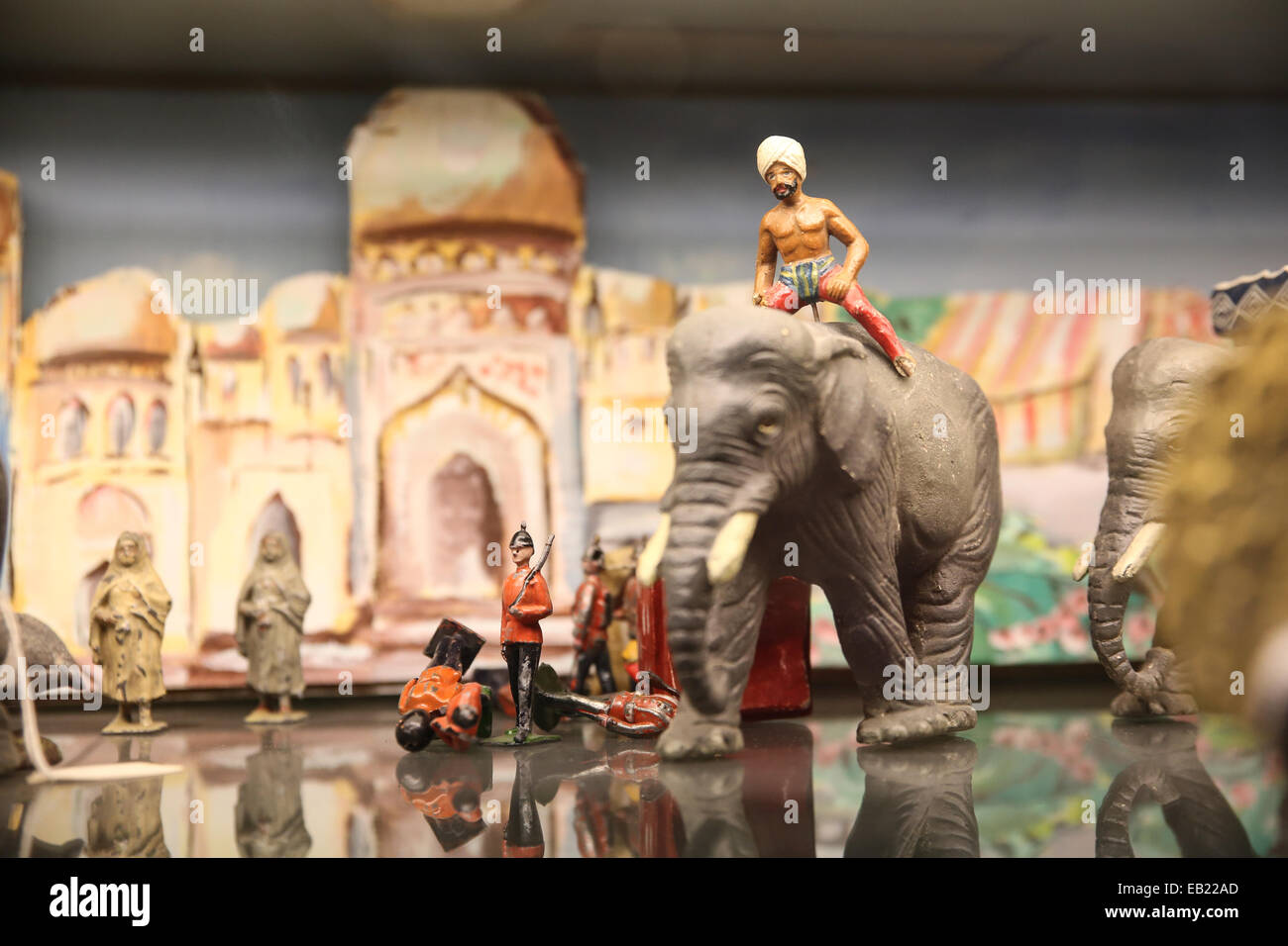 Man riding elephant hi-res stock photography and images - Alamy