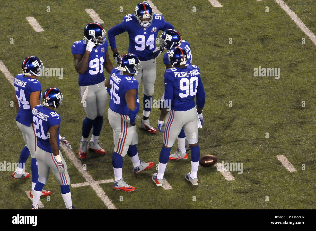 Dallas cowboys huddle hi-res stock photography and images - Alamy