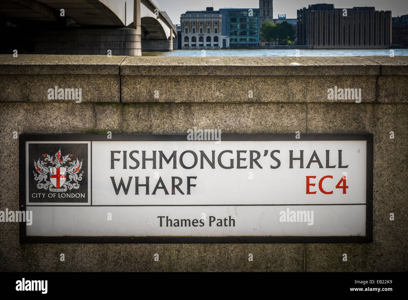 Fishmongers sign hi-res stock photography and images - Alamy