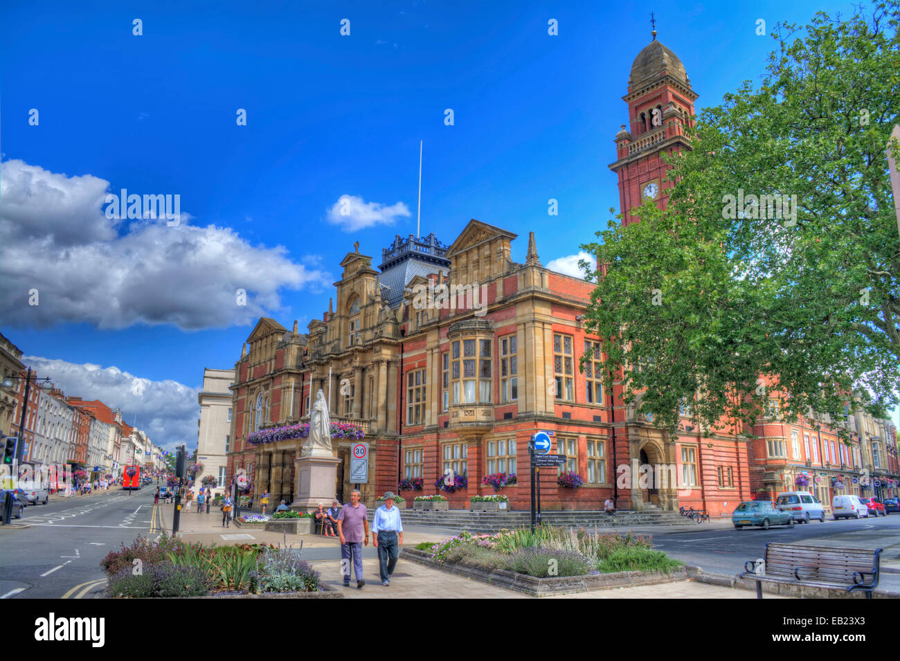 Royal leamington spa queen hi-res stock photography and images - Alamy