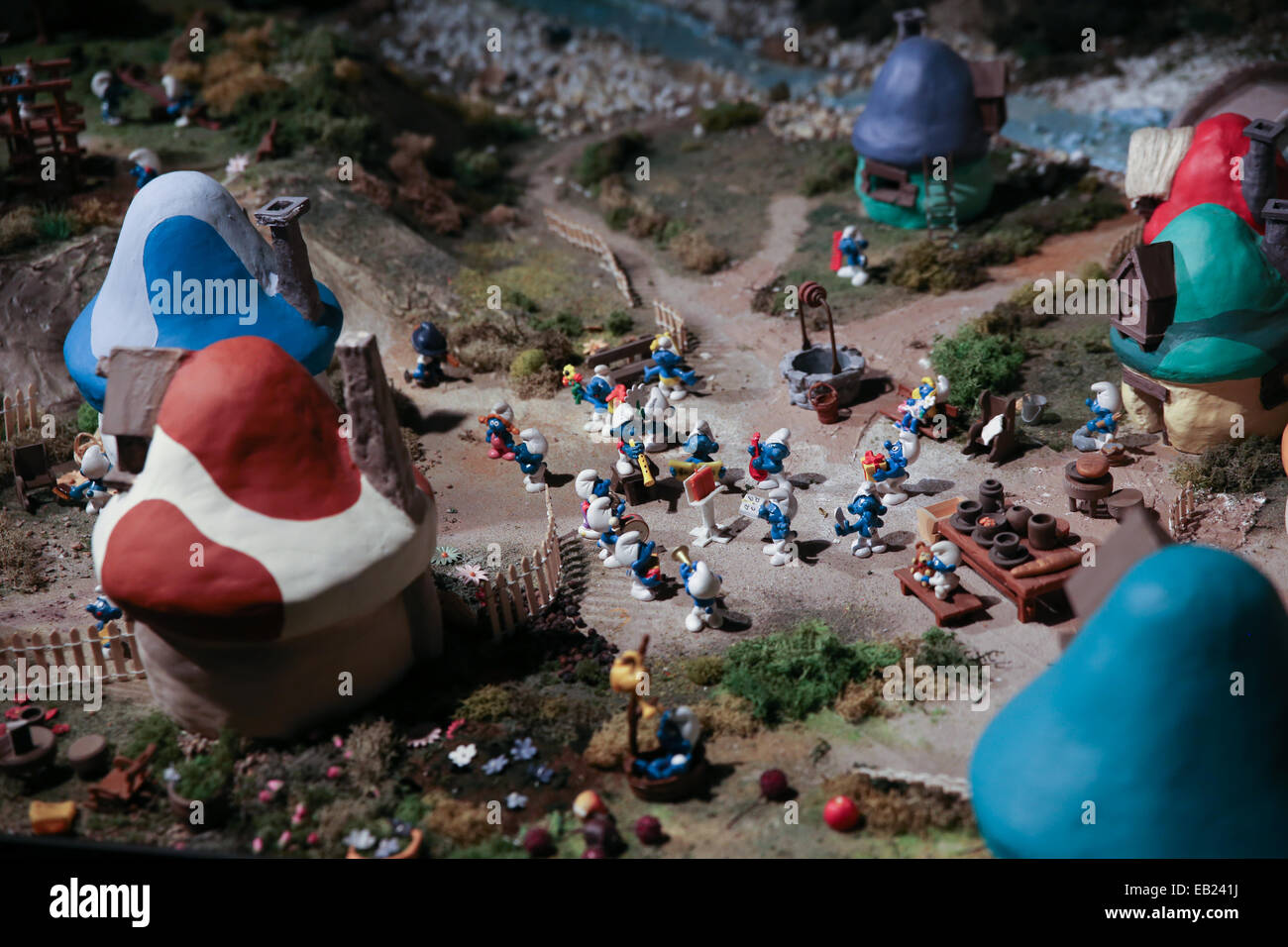 small smurf toy village Stock Photo - Alamy