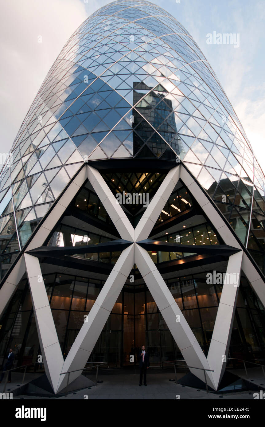 30 st mary axe the gherkin hi-res stock photography and images - Alamy