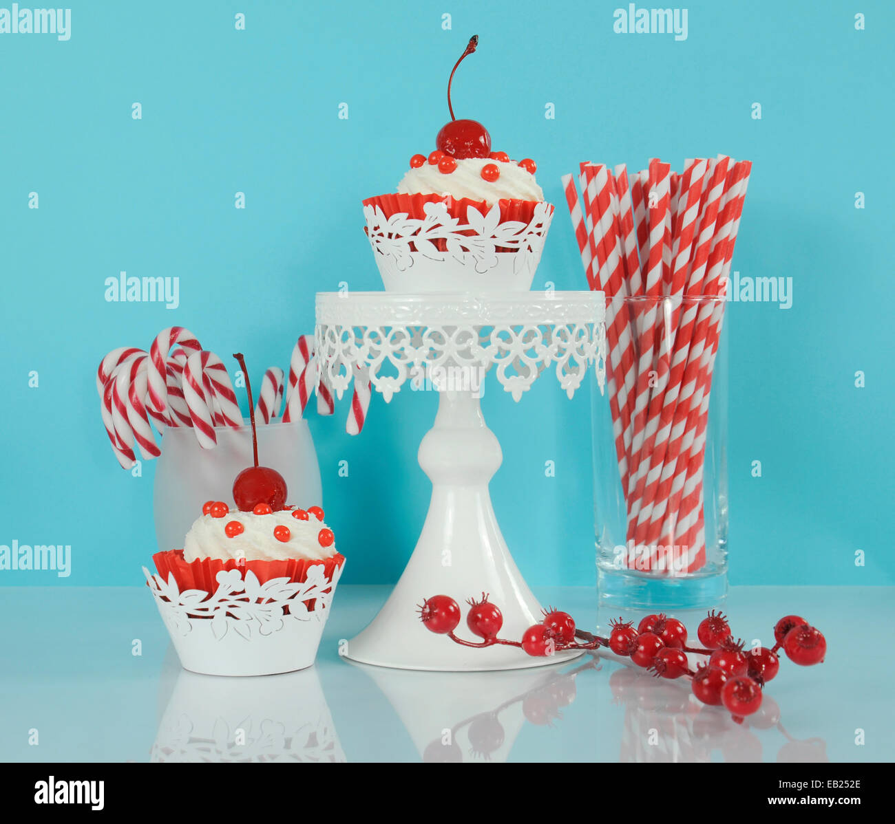 Mini red velvet cupcakes hi-res stock photography and images - Alamy