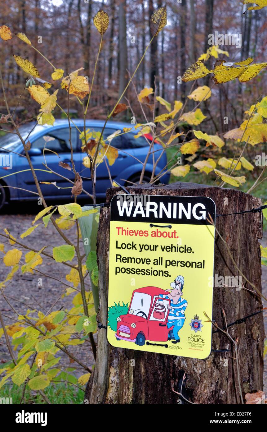 Warning sign about thieves in countryside car park Stock Photo - Alamy