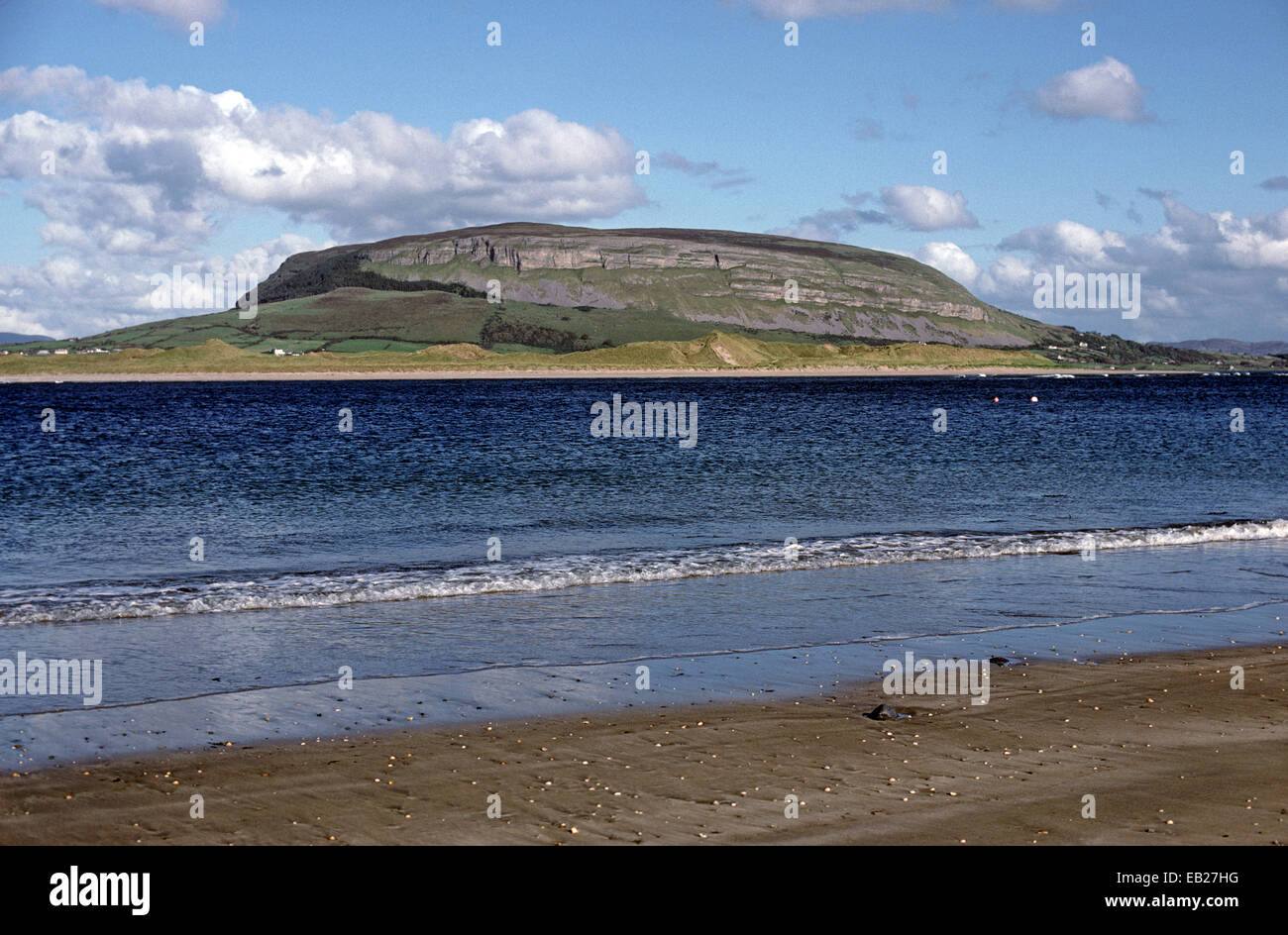KNOCKNAREA HILL, COUNTY SLIGO, IRELAND, WHERE QUEEN MAEVE'S BURIAL TOMB ...