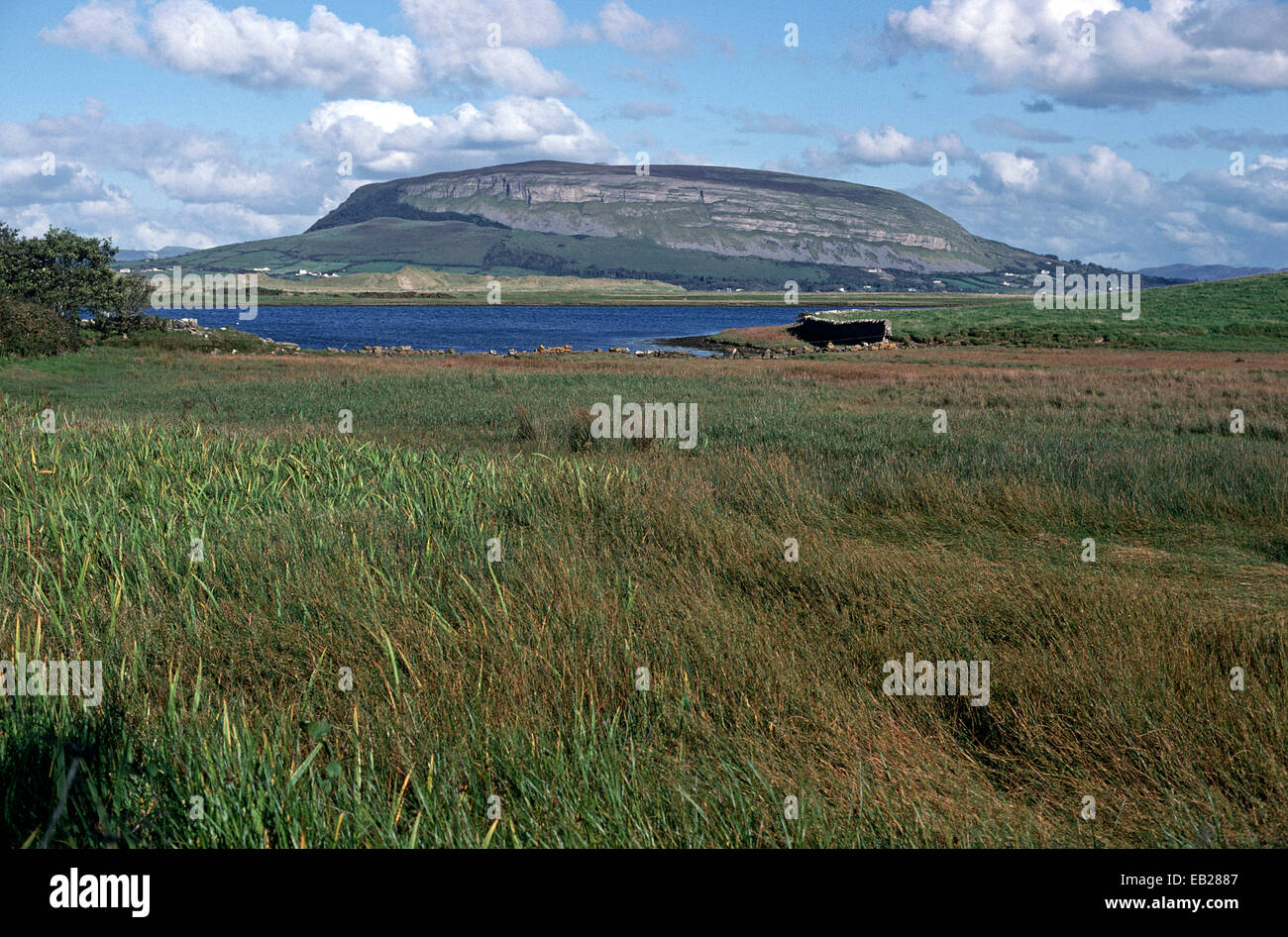 KNOCKNAREA HILL, COUNTY SLIGO, IRELAND, WHERE QUEEN MAEVE'S BURIAL TOMB ...