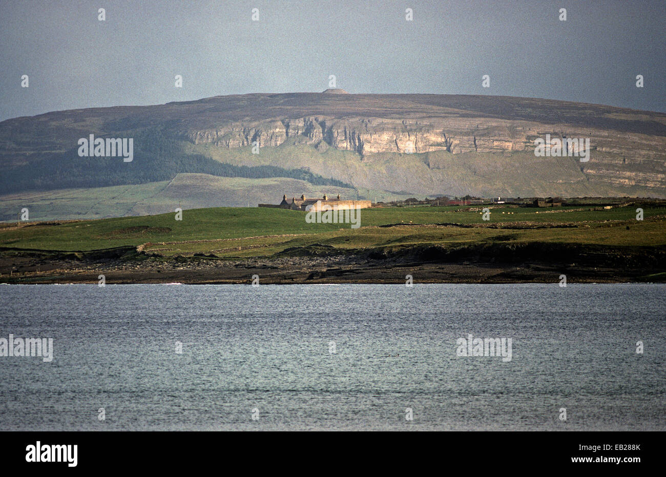 KNOCKNAREA HILL, COUNTY SLIGO, IRELAND, WHERE QUEEN MAEVE'S BURIAL TOMB ...