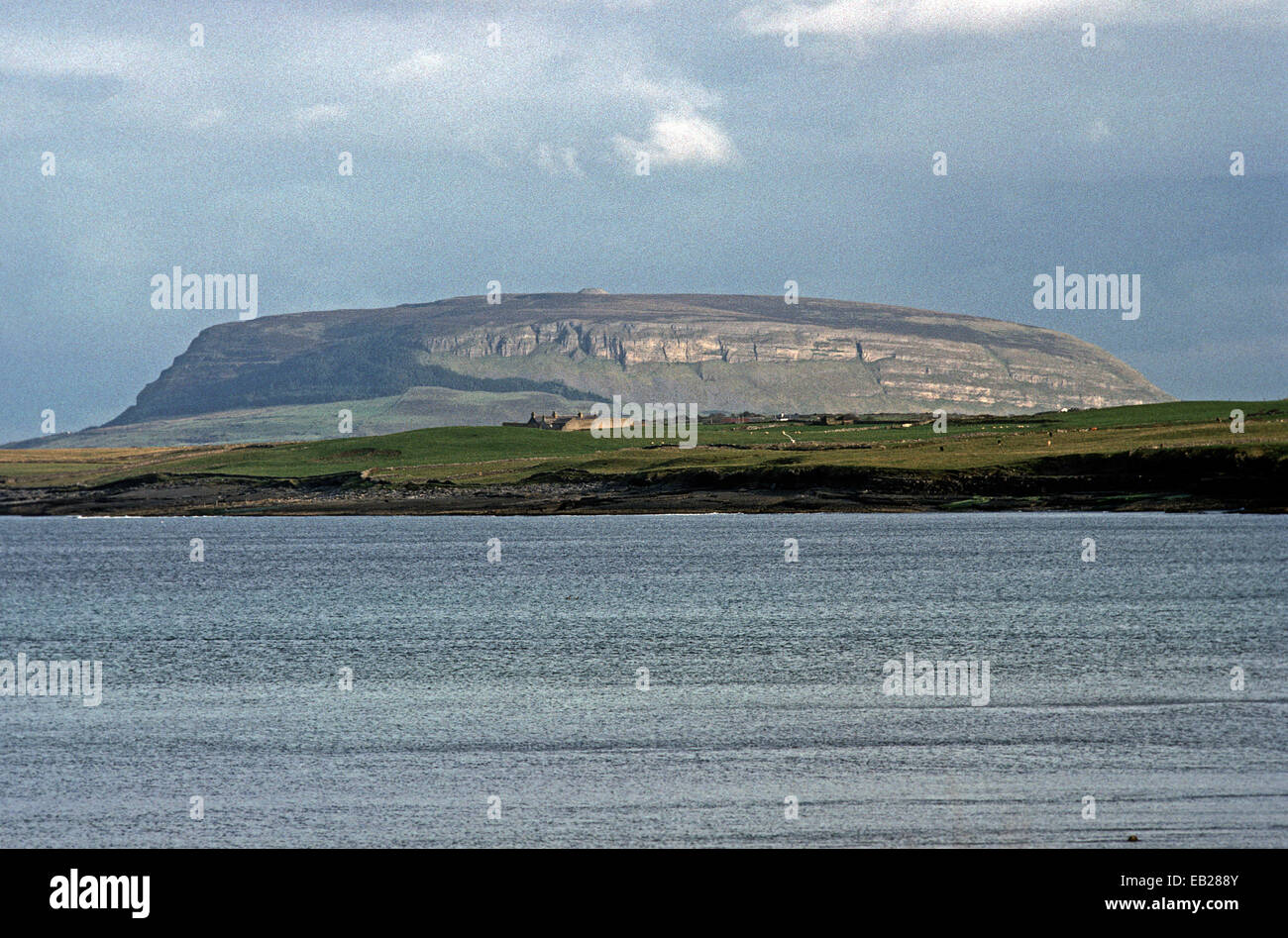 KNOCKNAREA HILL, COUNTY SLIGO, IRELAND, WHERE QUEEN MAEVE'S BURIAL TOMB ...