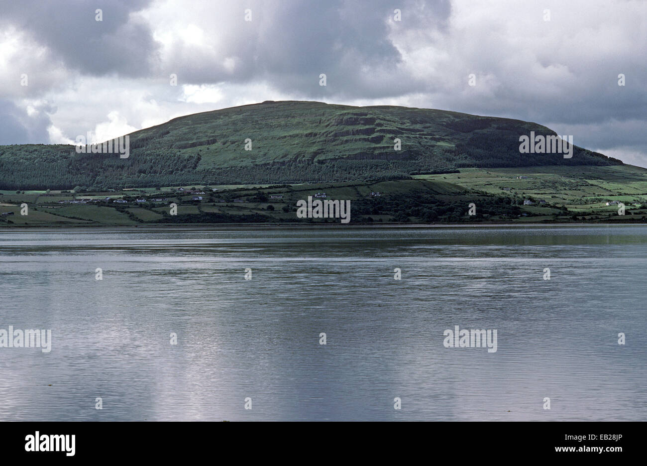 KNOCKNAREA HILL, COUNTY SLIGO, IRELAND, WHERE QUEEN MAEVE'S BURIAL TOMB ...