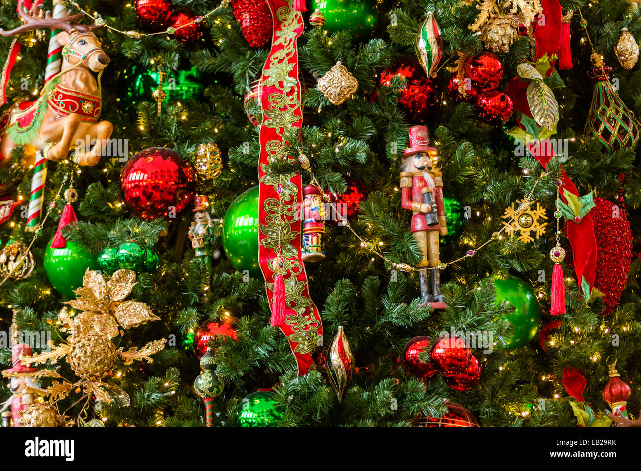 Large decorated evergreen tree hi-res stock photography and images - Alamy
