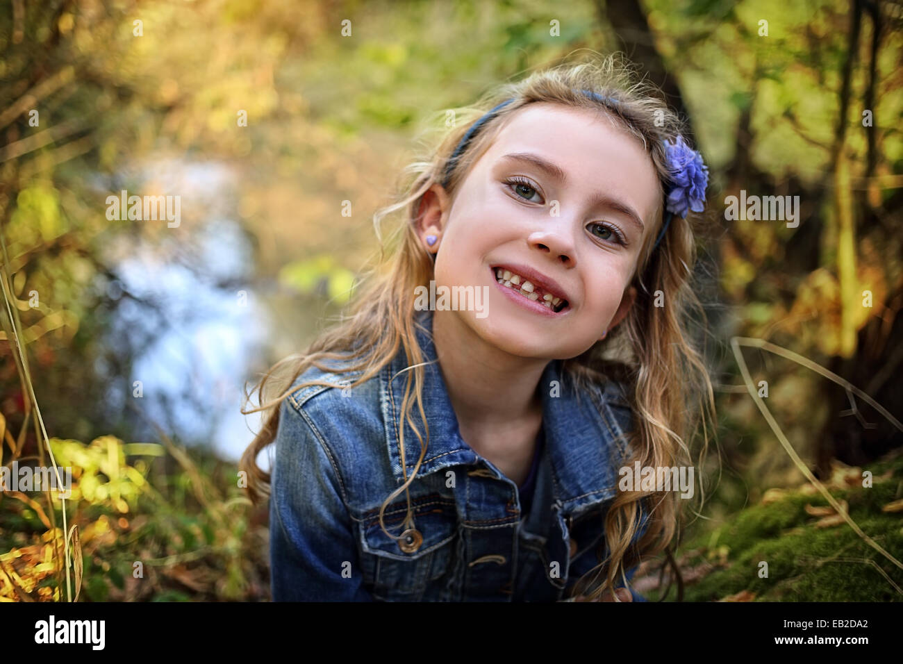 Young girl without a front tooth Stock Photo - Alamy