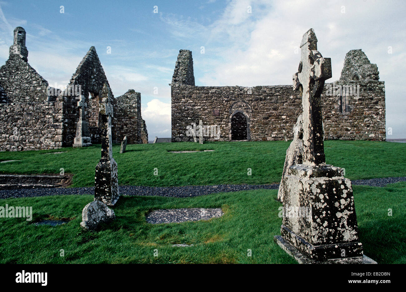 CELTIC CROSS GRAVES AT CLONMACNOISE MONASTERY ON THE BANKS OF THE ...