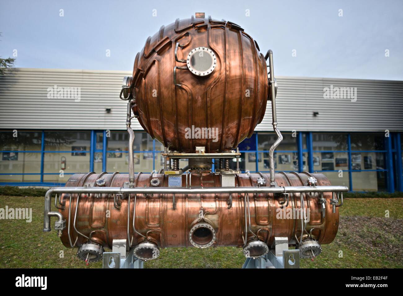 Microwave cavity hi-res stock photography and images - Alamy