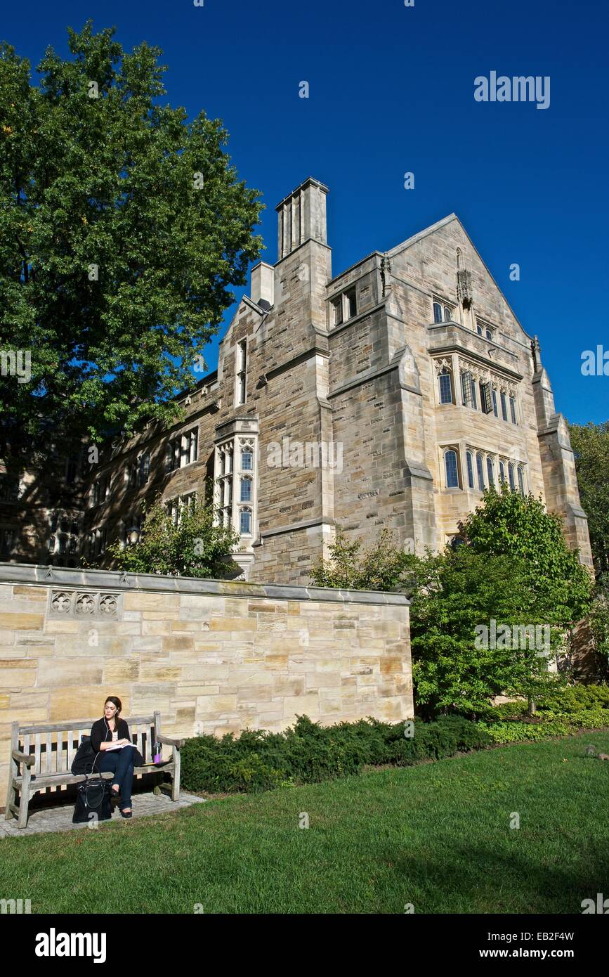 Yale campus buildings hi-res stock photography and images - Alamy