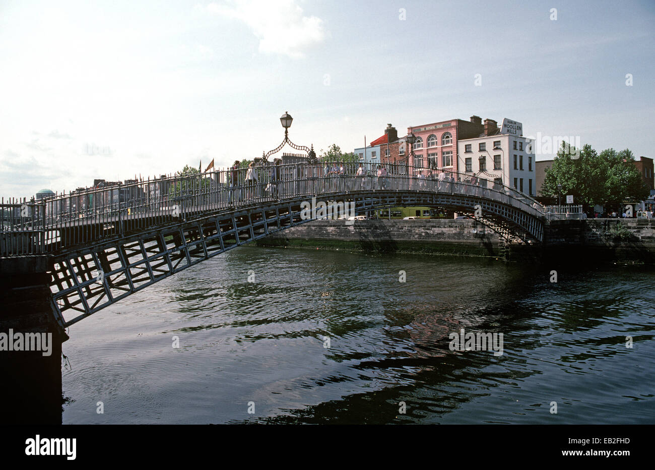 THE HA'PENNY BRIDGE, A PEDESTRIAN BRIDGE BUILT IN 1816 OVER THE LIFFEY ...