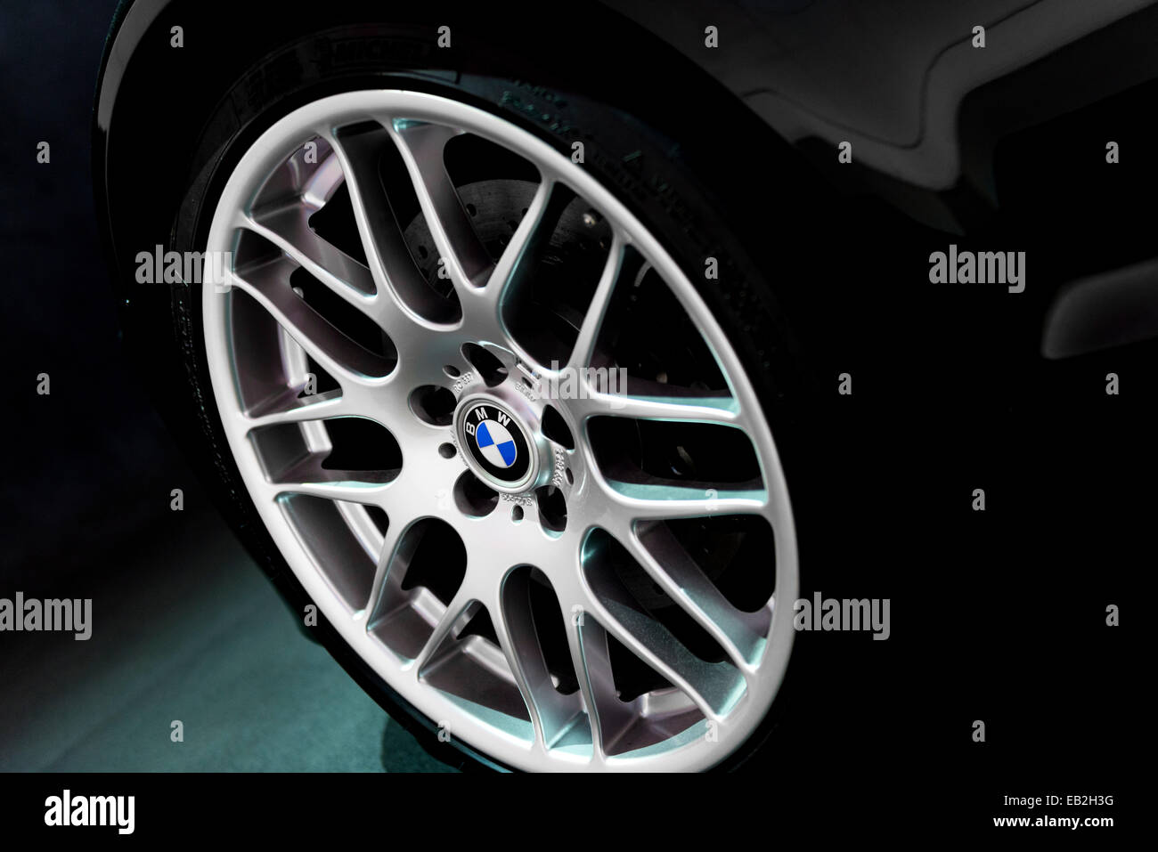 Bmw tire logo hi-res stock photography and images - Alamy